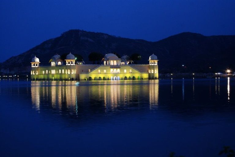 Jal Mahal - Tour and Taxi